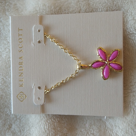 Kendra Scott | Jewelry | New Kendra Scott Kyla Flower Gold Pendant ...